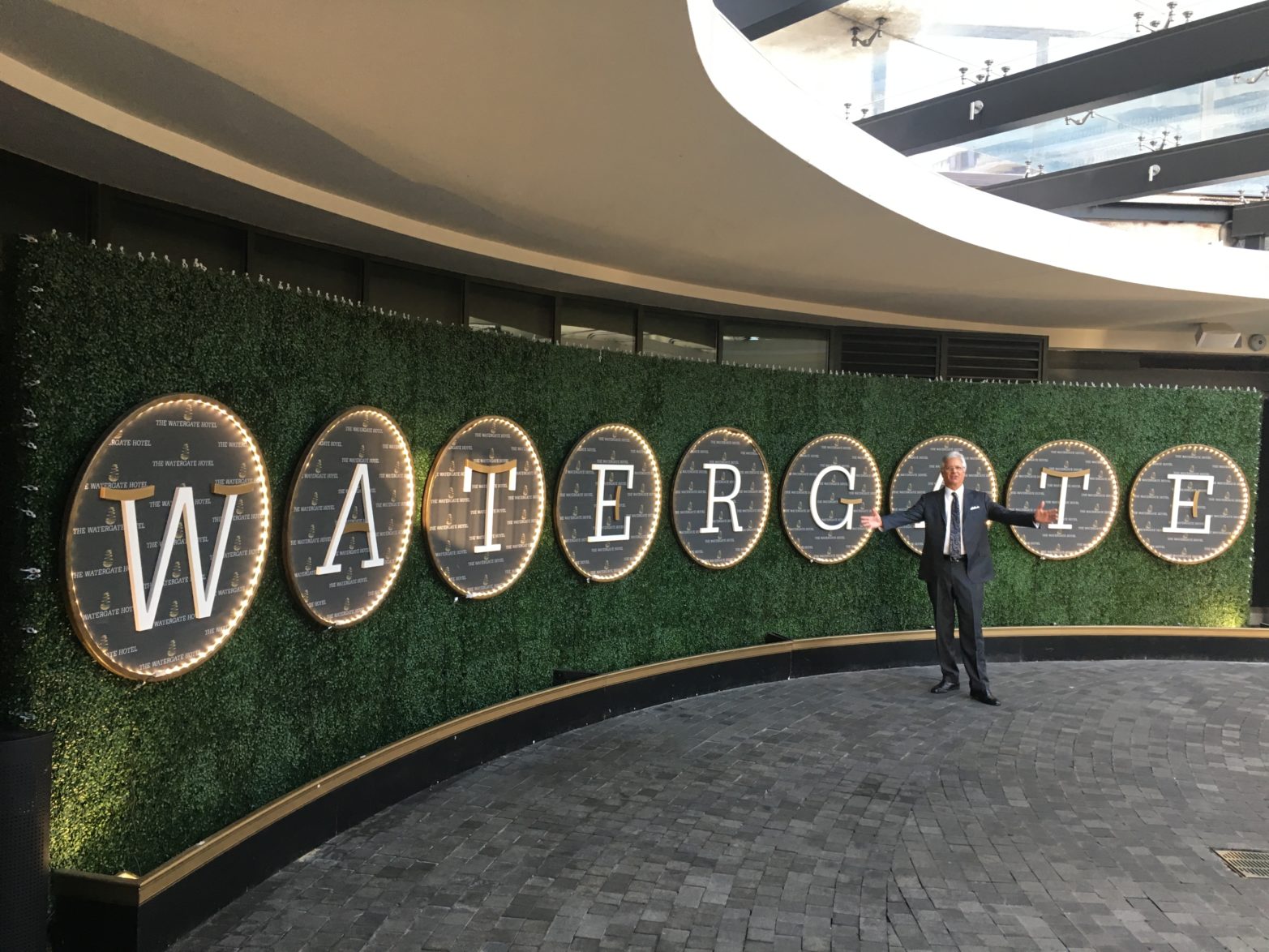 Mark's Minute: The World Class Watergate Hotel - Mark Zinder
